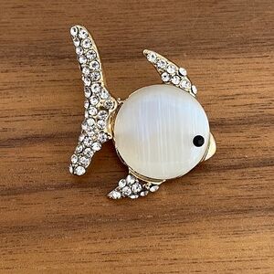 Jewelry | Vintage Brooch Pin Fish Luminous Round White Body Rhinestone ...